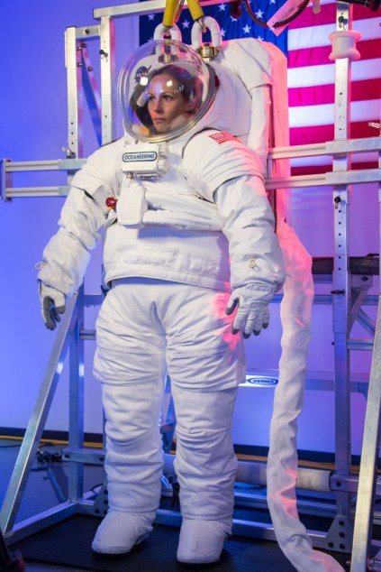 La Nasa Presenta Sus Nuevos Prototipos De Trajes Espaciales Para Ir A