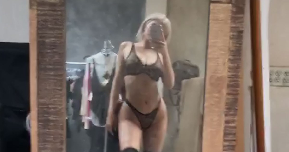 Kylie Jenner Strips Down For A Lingerie Selfie