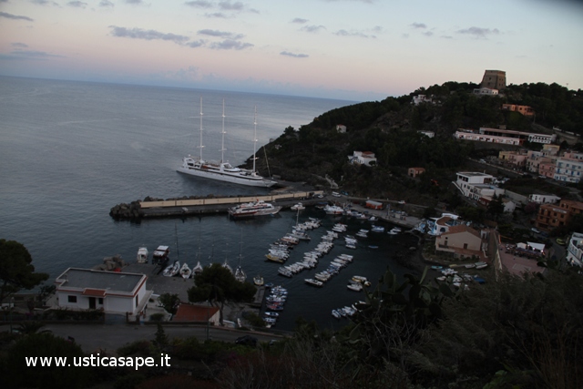 Ustica Cala Santa Maria Con Veliero Tre Alberi Ustica Sape