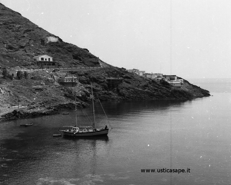 Ustica Maggio 1963 Porticciolo Con Veliero Ustica Sape