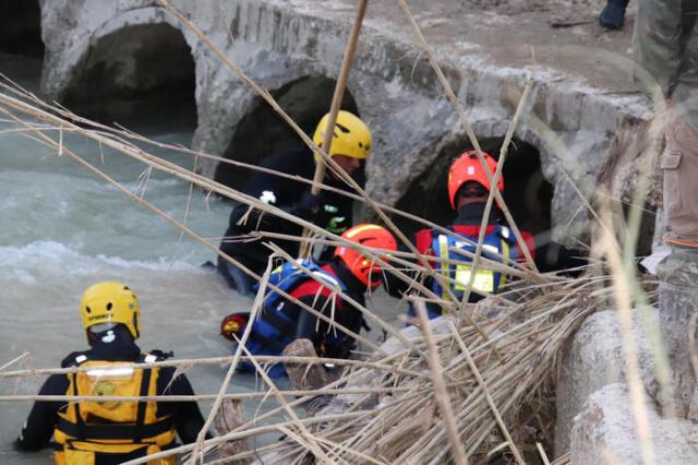 A Pianello Di Ostra Funerali Per 4 Delle 11 Vittime Dellalluvione