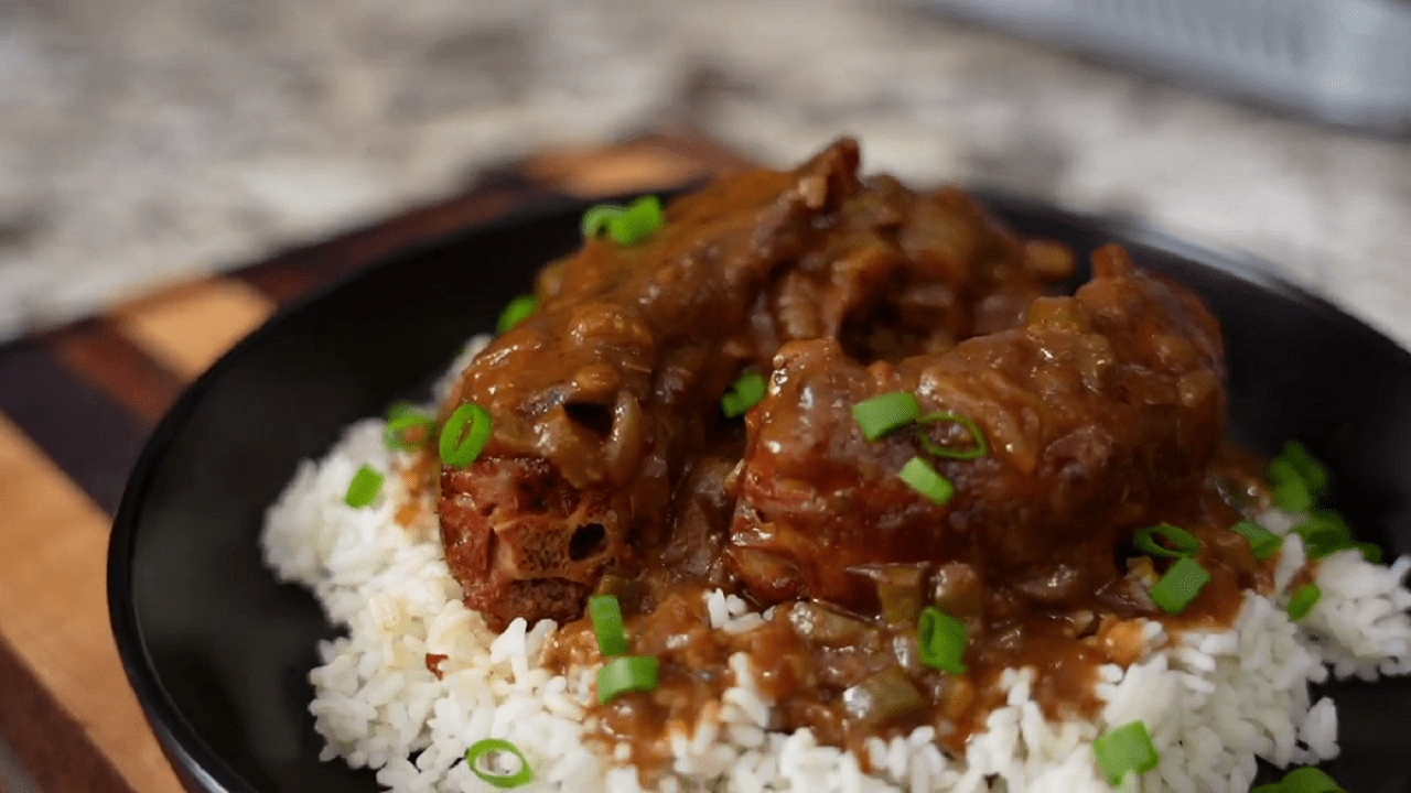 How To Make The Most Delicious Smothered Turkey Necks