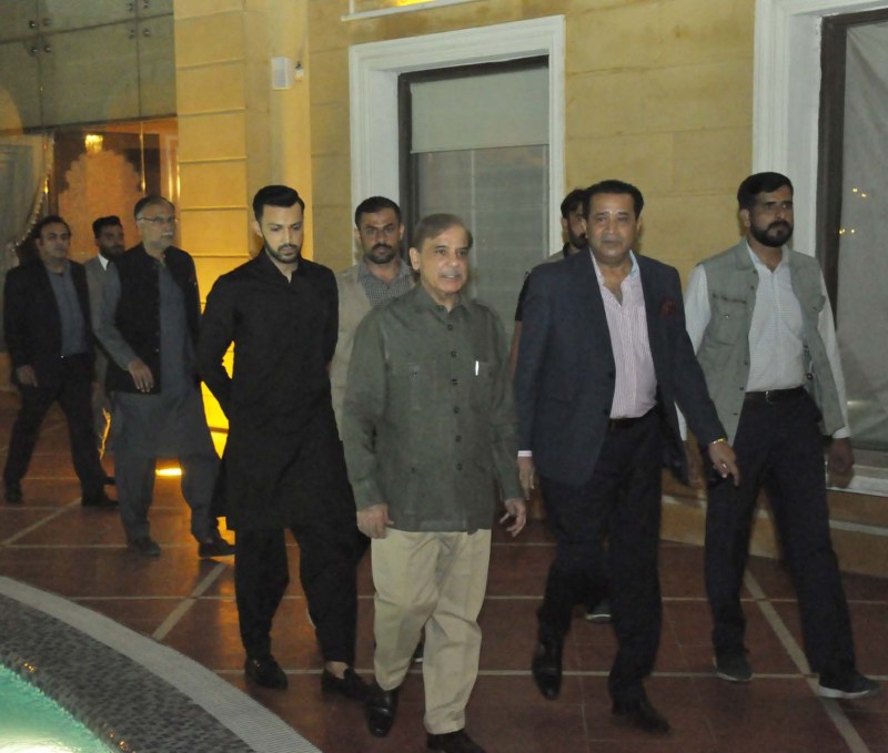 Mian Shahbaz Sharif Met Businessmen In Karachi Daily The Azb