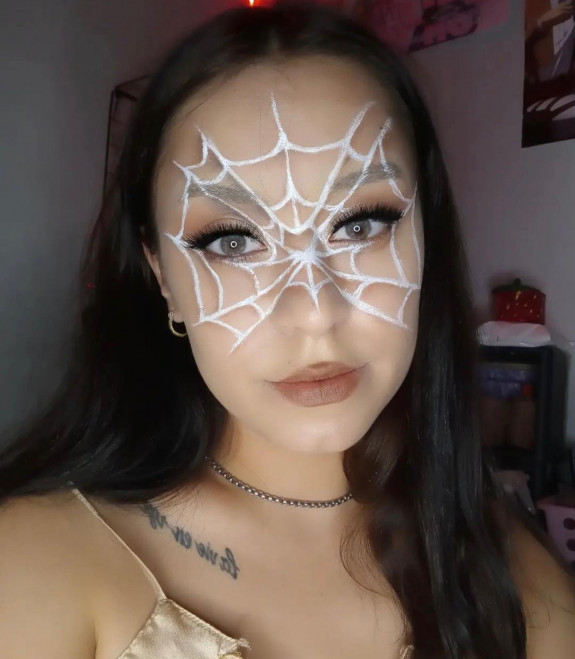 35 Creepy Spider Makeup Ideas For Halloween 2022 —white Spider Web Face