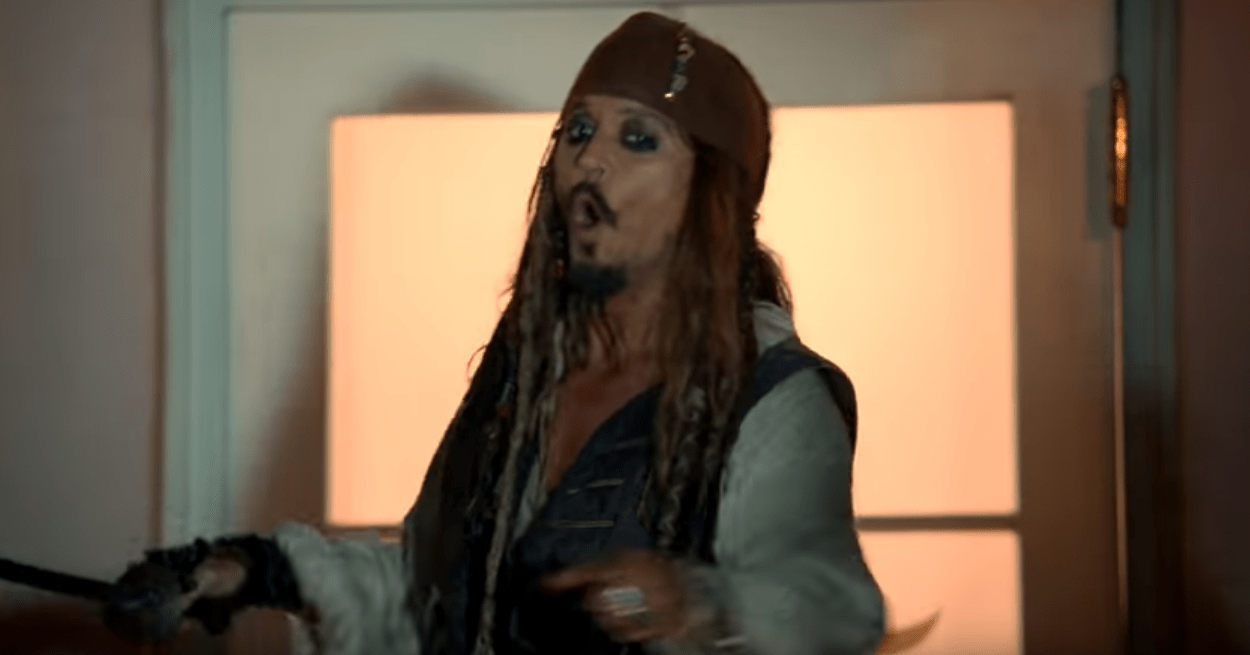 Official Video Of Johnny Depp As Jack Sparrow In Disneylands Pirates