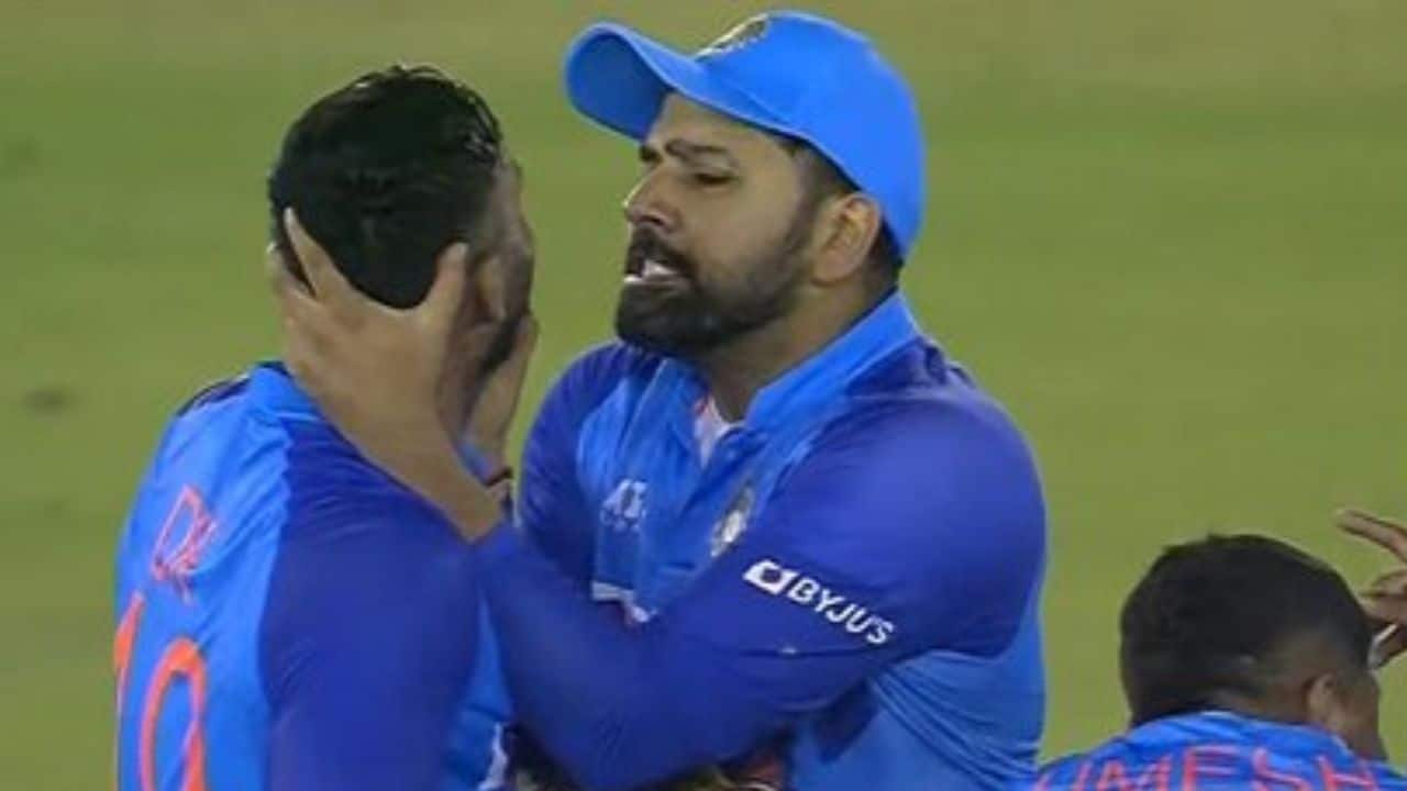 Watch Rohit Sharma Asks Dinesh Karthik To Be More Aggressive During