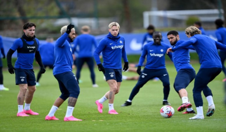 Best Photos From Frank Lampards First Training Session As Interim