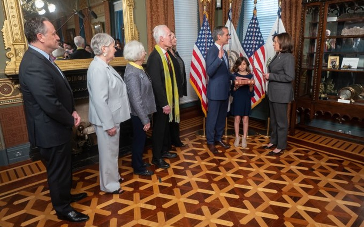 Former La Mayor Eric Garcetti Sworn In As Ambassador To India Times