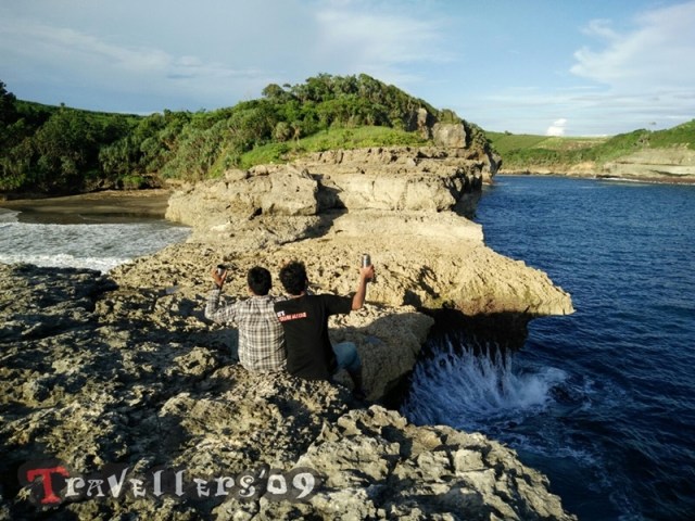 Pantai Tebing Ngloncor Pantai Kesebelas Di Ngadipuro Blitar • Dtravellers