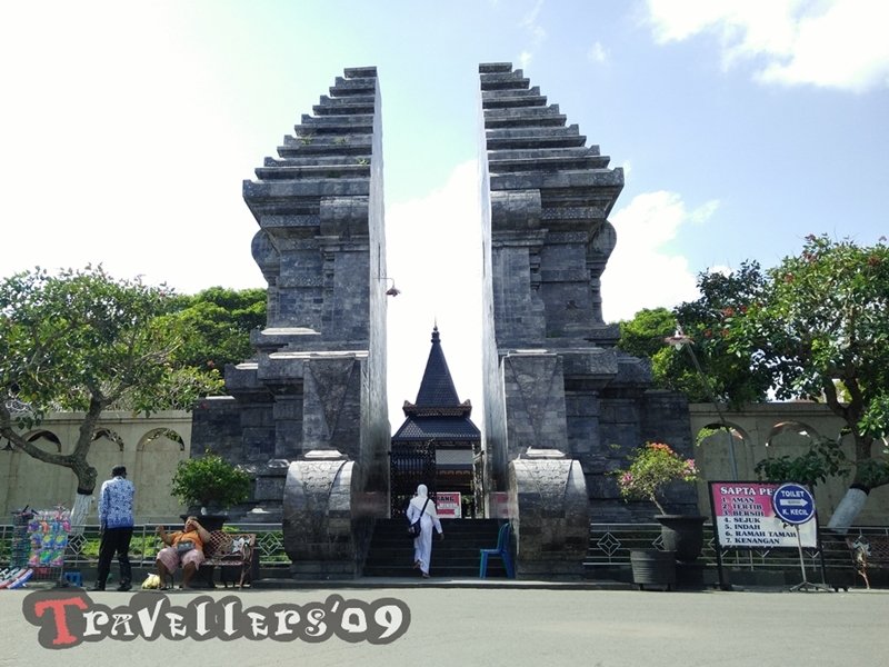 Wisata Blitar Makam Bung Karno