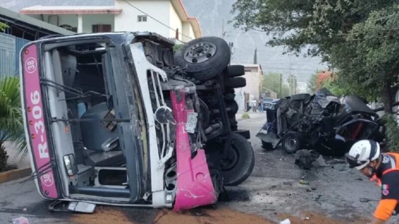 Autobús Se Queda Sin Frenos Y Provoca Aparatoso Accidente Video