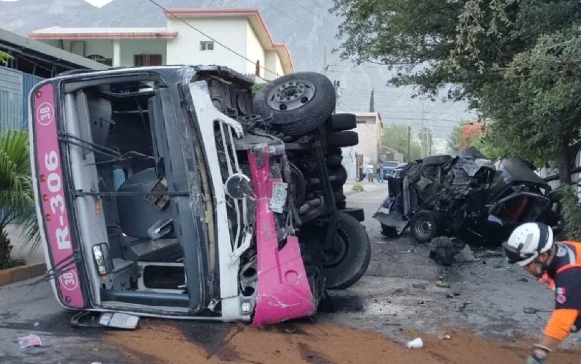 Autobús Se Queda Sin Frenos Y Provoca Aparatoso Accidente Video