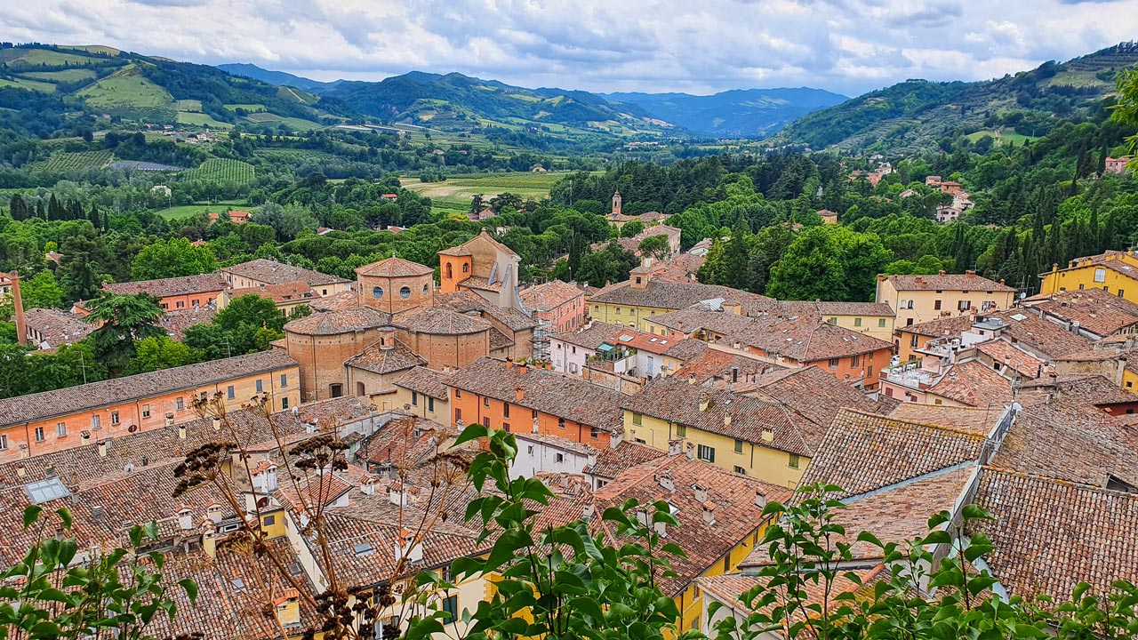 Cosa Vedere A Brisighella Guida Al Borgo E Dintorni Un Trolley Per Due