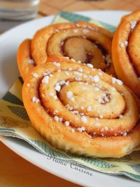 Petits Pains Suédois à La Cardarmome Et à La Cannelle Kanelbullar