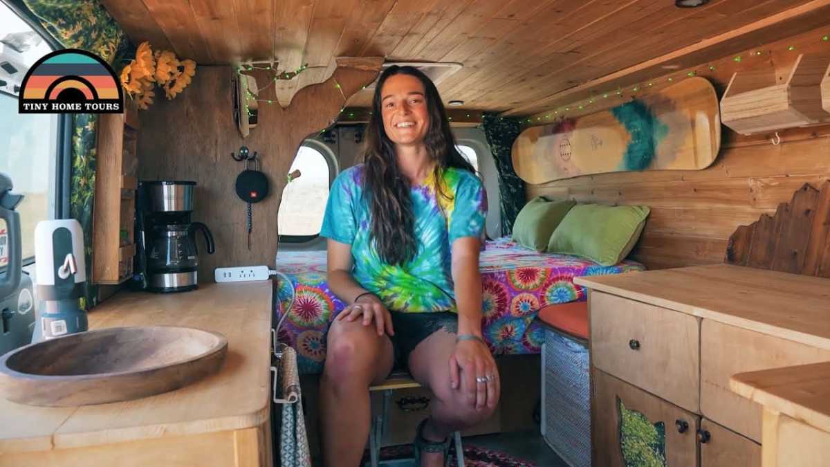 Video Solo Female Van Life At 23 Nissan Nv1500 Unofficial Networks