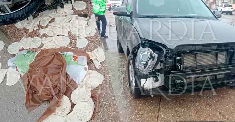 Camioneta Choca Contra Moto Hay Dos Lesionados