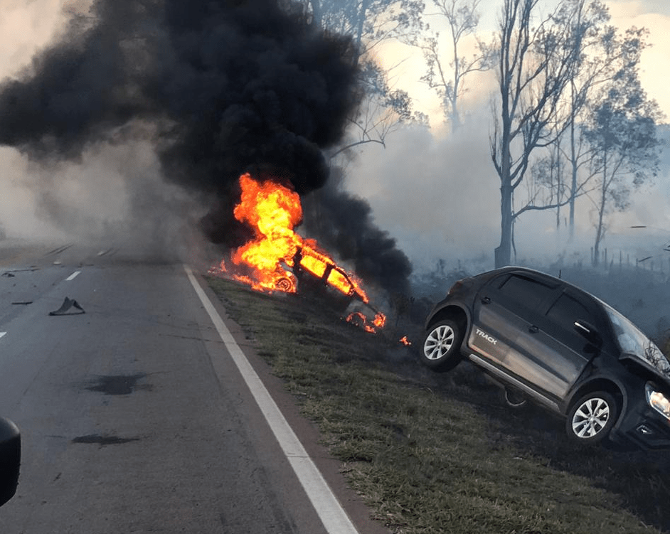 Queimada As Margens Da Rodovia Provocam Acidente Envolvendo TrÊs Carros