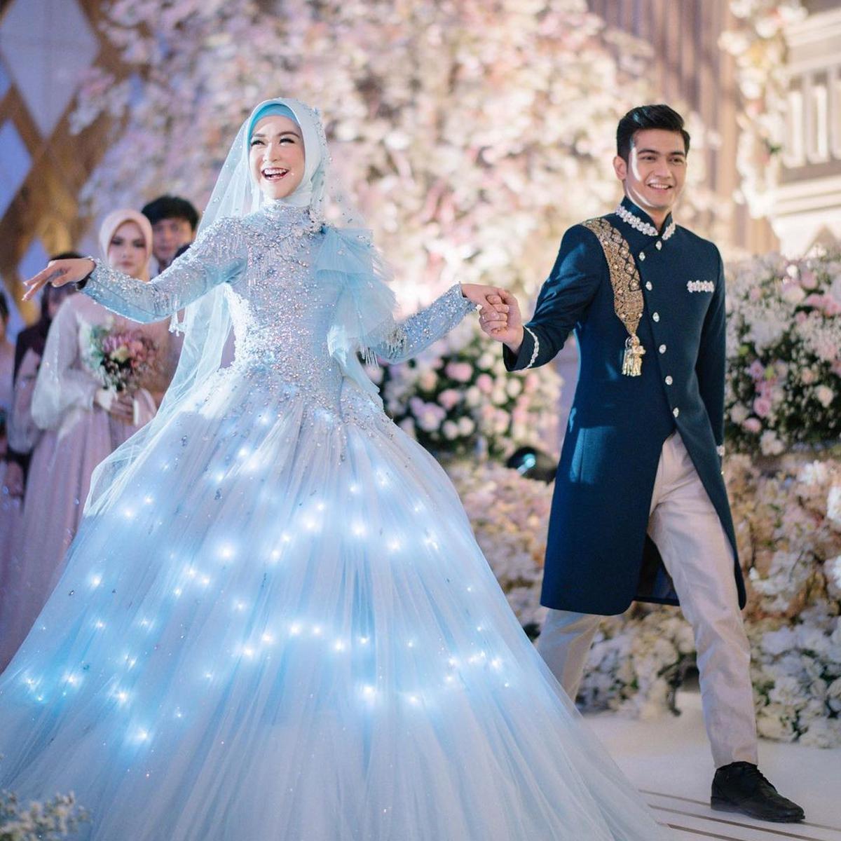 Warna Baju Nikah 2021 27 Inspirasi Gaun Pengantin Muslimah Yang