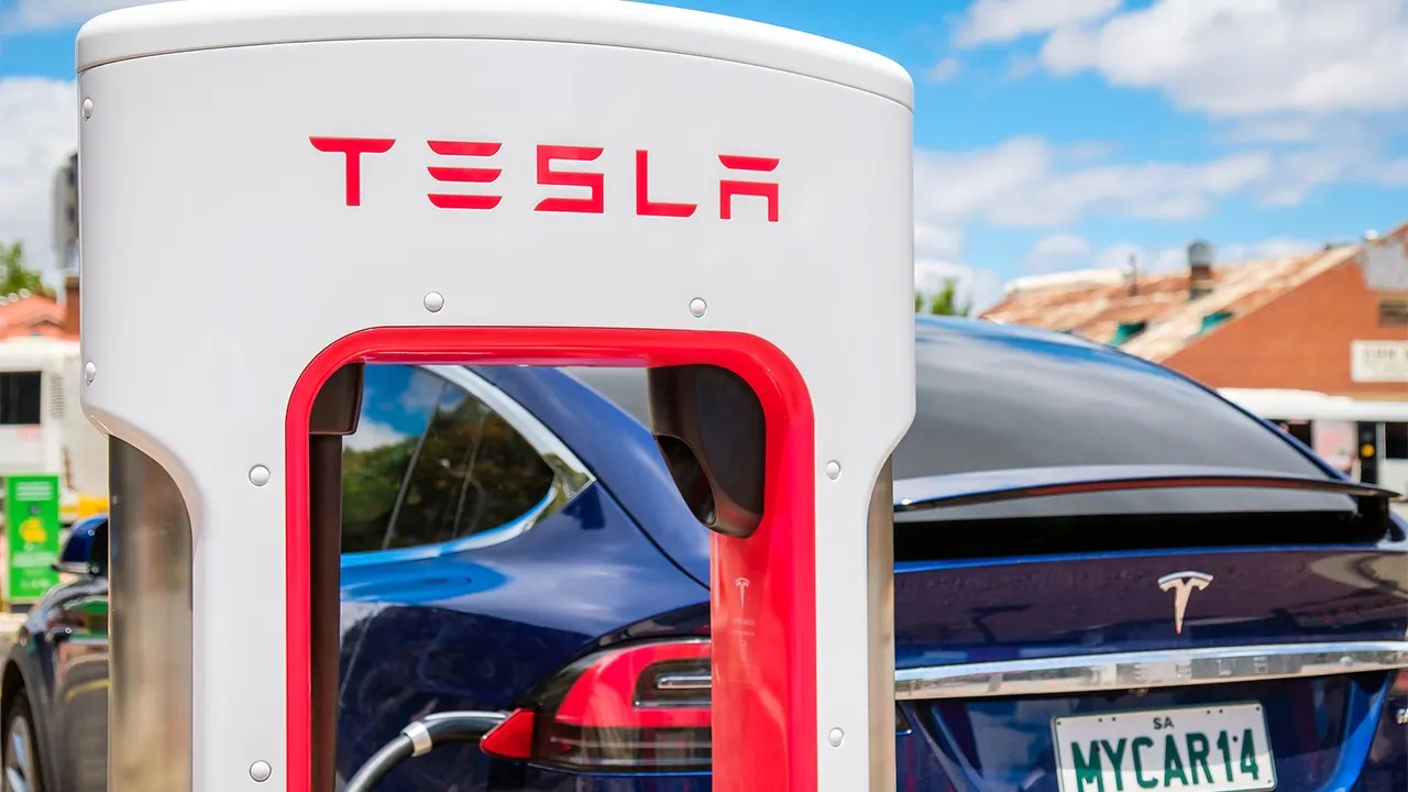 Former Tesla Employees File Lawsuit Against Company Over ‘mass Layoff