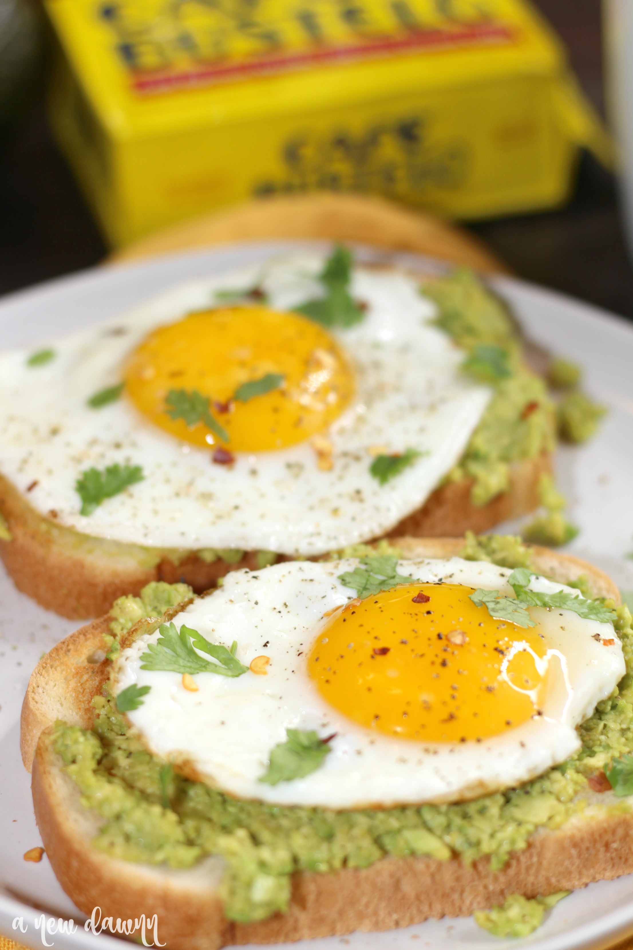 5 Minute Avocado Toast With Egg Recipe