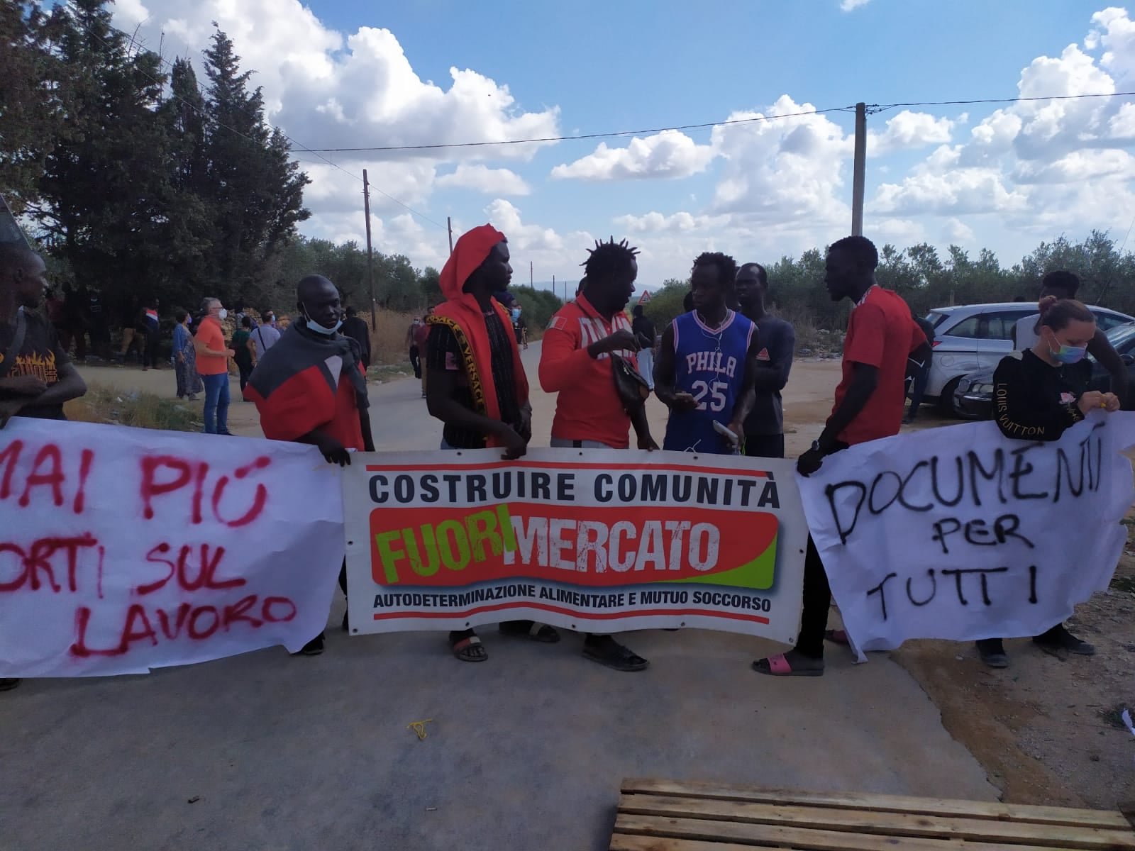 “lincendio Nel Ghetto Di Campobello Di Mazara è Il Segno Dello