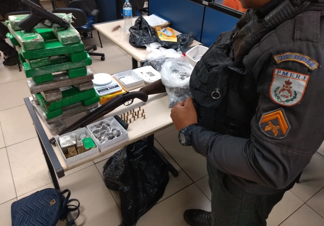 Drogas E Armas Apreendidas Pela Pm Seriam De Traficantes De Barra Mansa