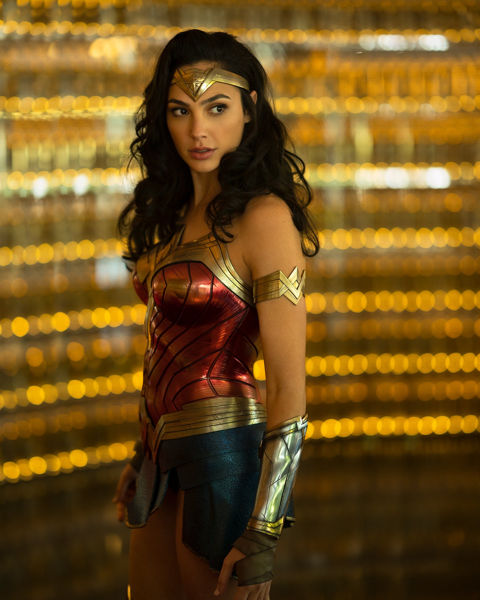 First Look At Gal Gadot As Wonder Woman In Wonder Woman 1984 Batman