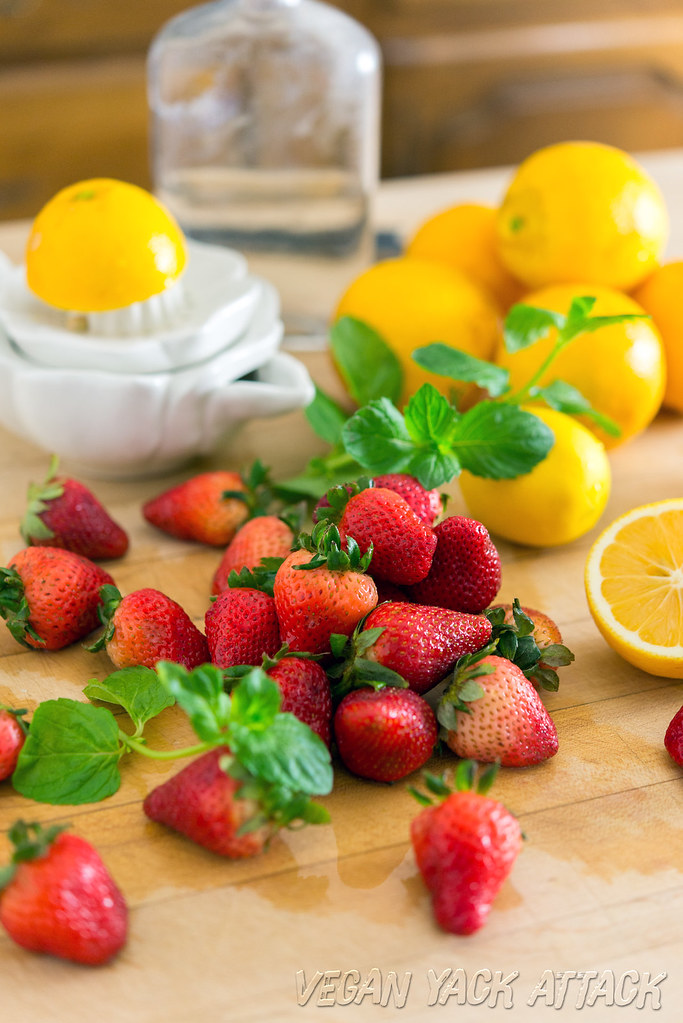 Boozy Mint Strawberry Lemonade With Mint And Gin