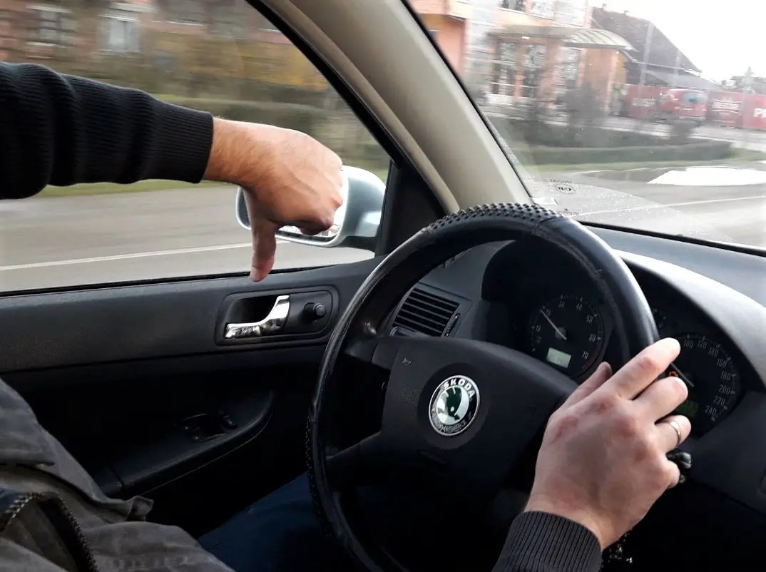 15 Bad Driving Habits You Should Avoid