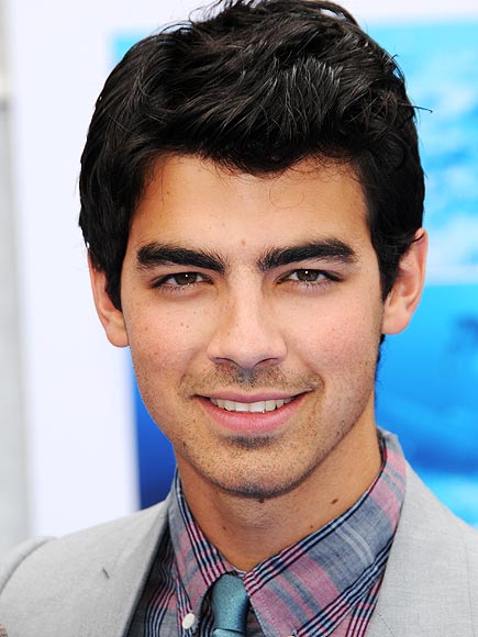 Joe Jonas Sexiest Man At The Age Of 21 Alldisneygossip