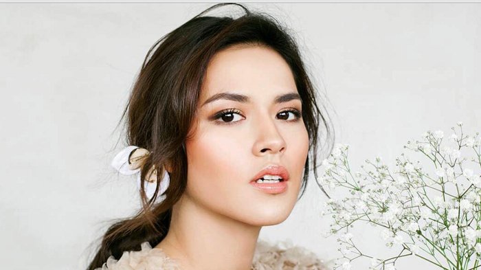 Lirik Lagu You Raisa Andriana Dengan Terjemahannya Menceritakan