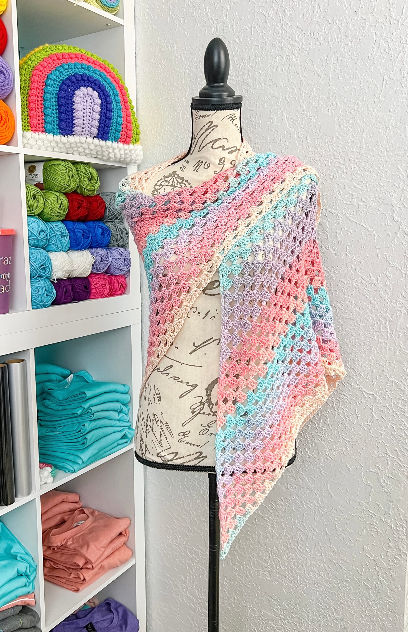 Easy Granny Triangle Shawl Free Crochet Pattern Okiegirlblingnthings