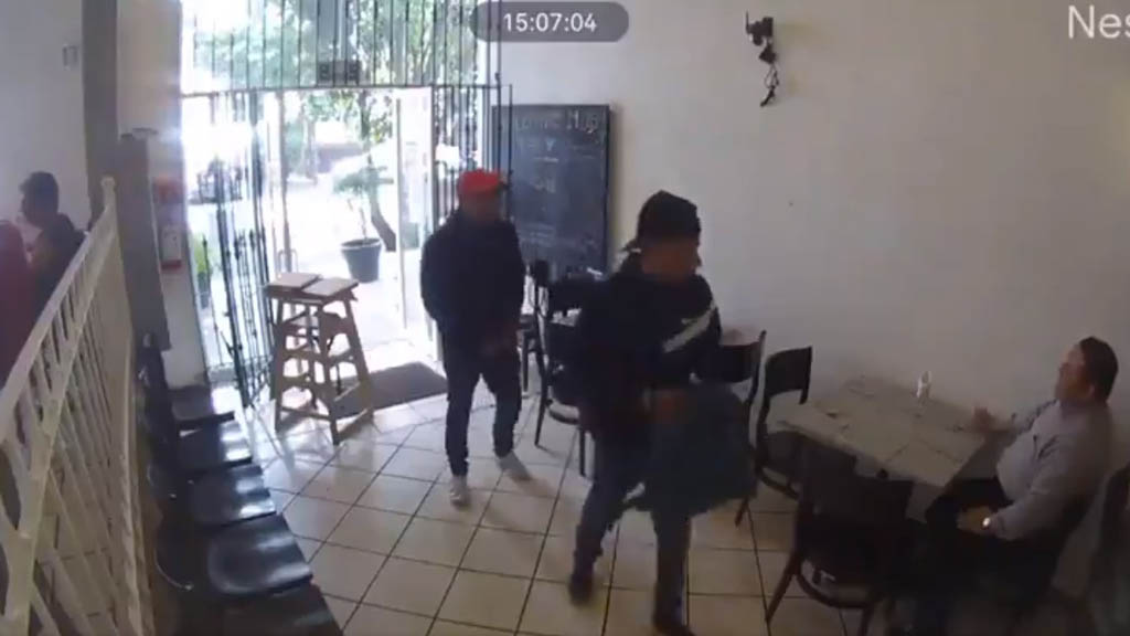 Video Sujetos Armados Asaltan A Comensales De Restaurante En Clavería