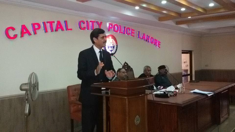 Rana Zia Abdul Rehman Briefs Fresh Cops How To Behave In The Courts