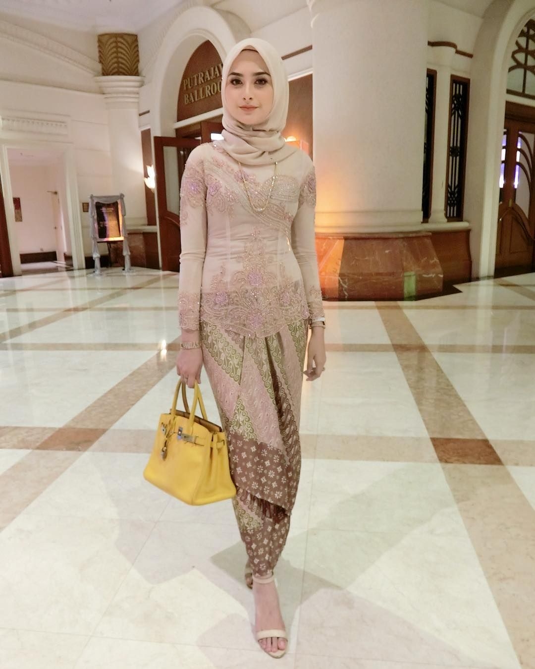 ️ Referensi Model Kebaya Hijab Modern