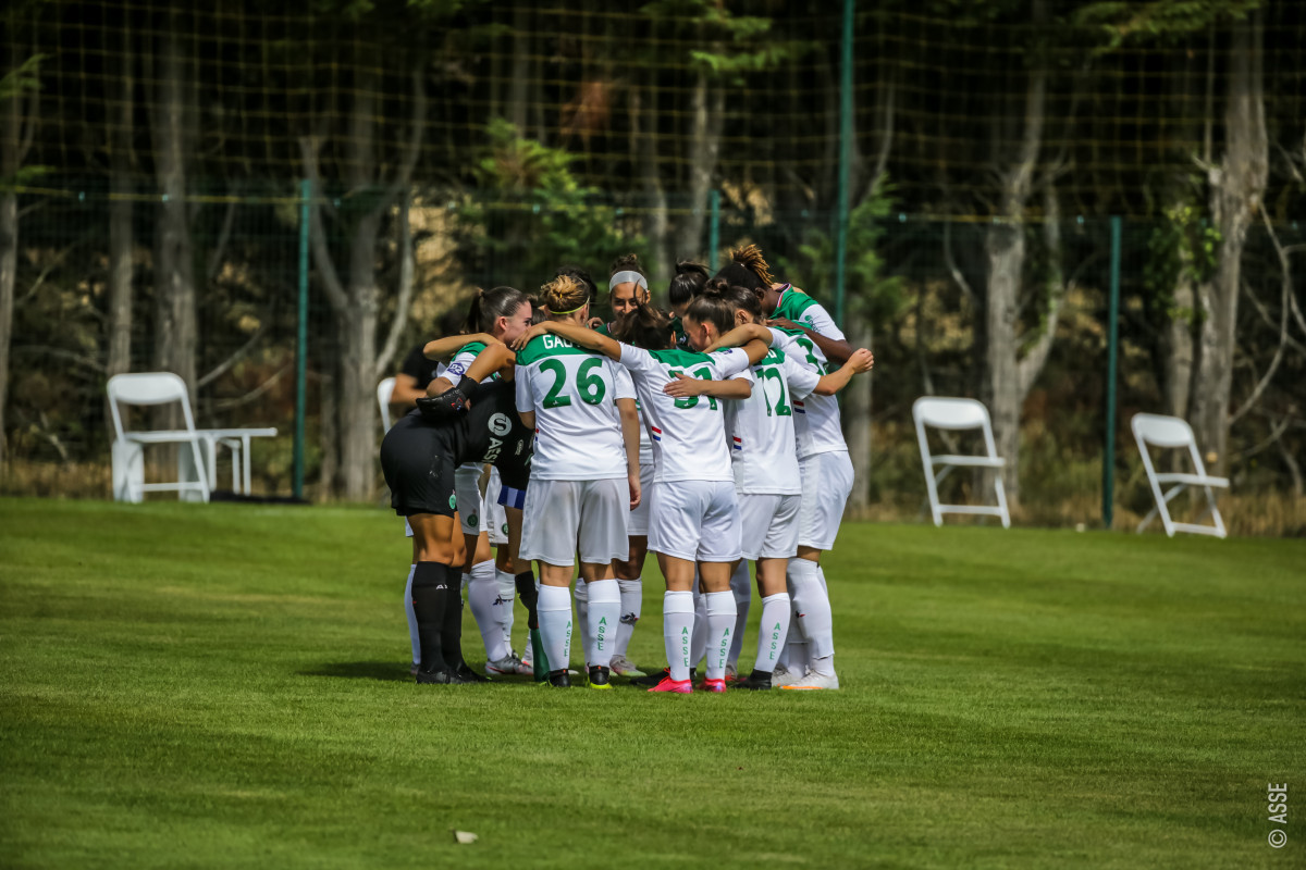 Les Féminines De Lasse Sinclinent Pour La Première Fois