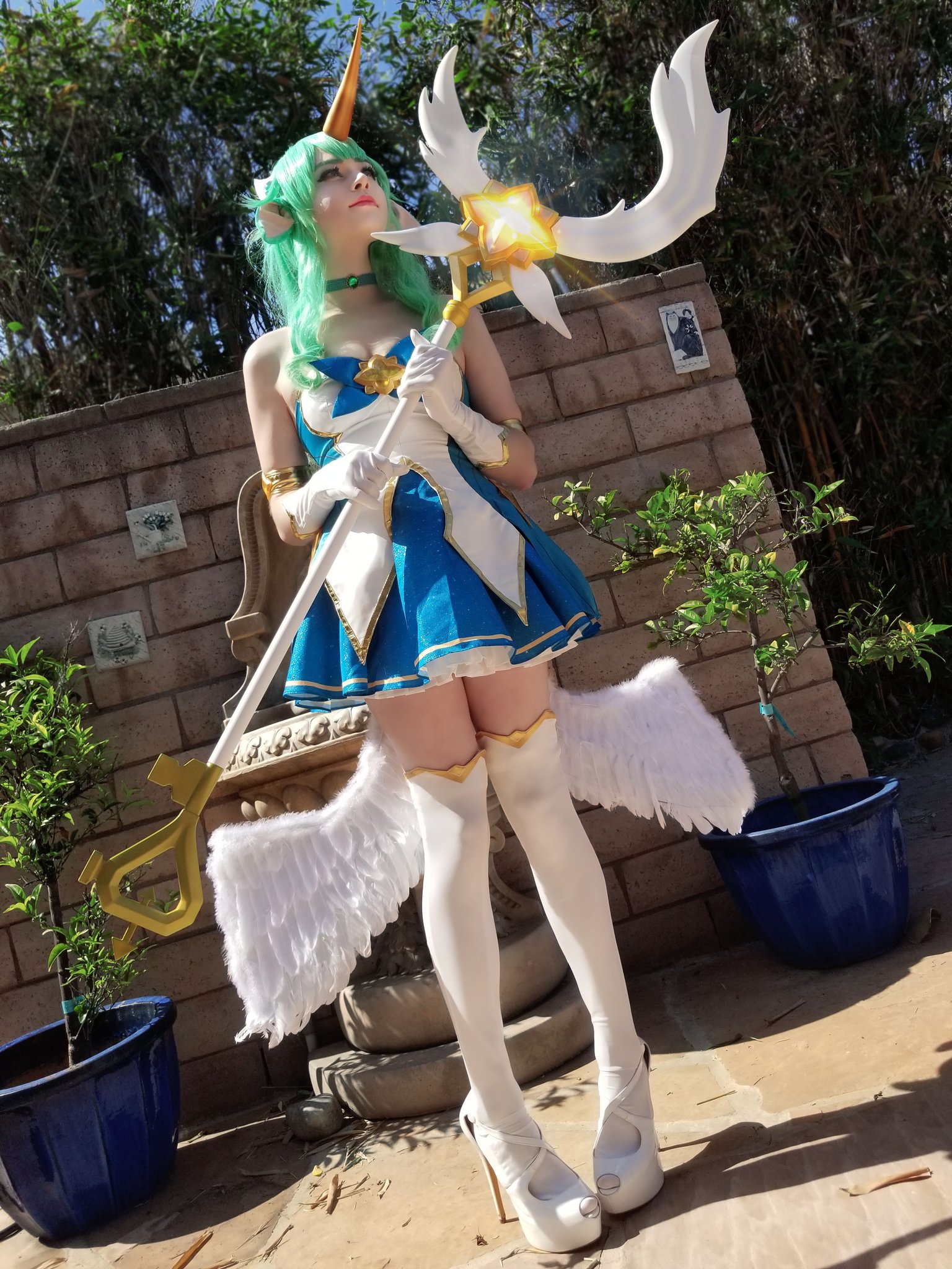 League Of Legends Sneaky Surpreende Com Cosplay De Soraka Guardiã