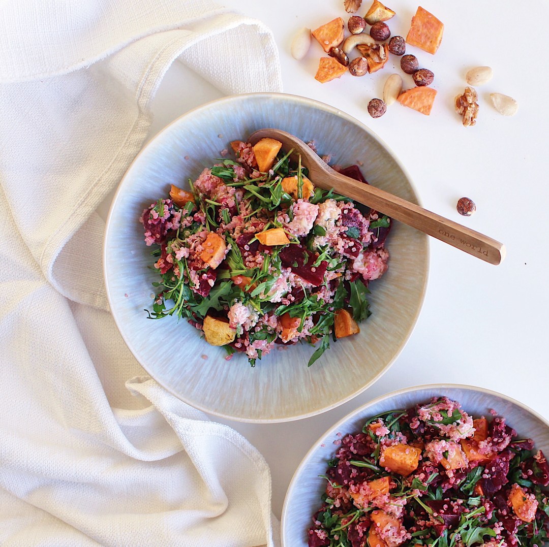 Vegetarishe Quinoa Salade Met Rucola Rode Biet En Zoete Aardappel