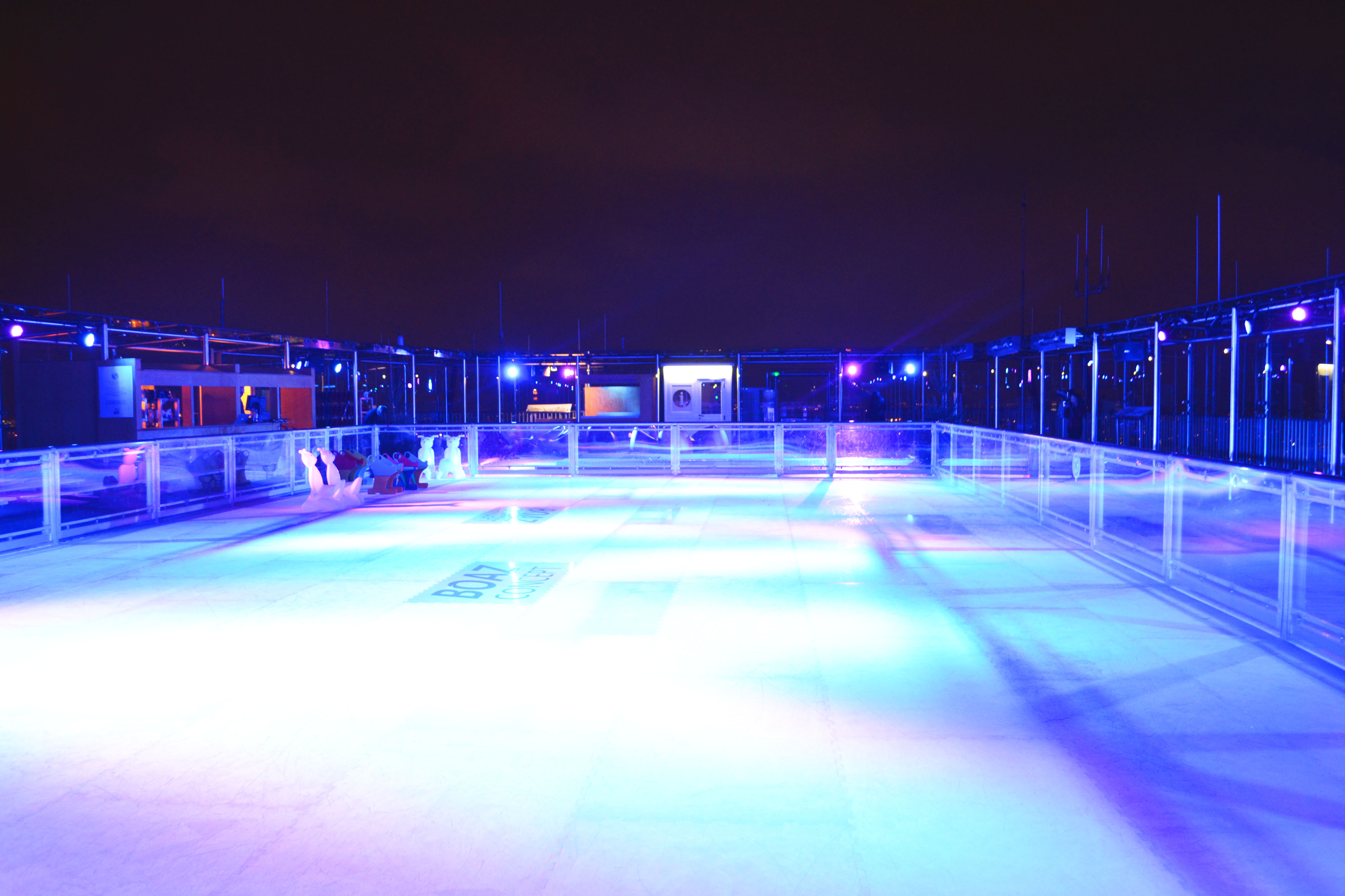 Une Patinoire éphémère Au 56ème étage De La Tour Montparnasse