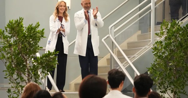 Greys Anatomy Finale Recap Love Sex And Tragedy On The Or Floor