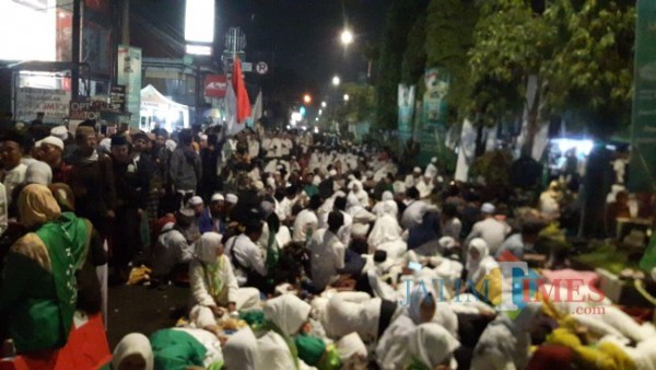 Puncak Resepsi 1 Abad Nu Puluhan Ribu Warga Nahdliyin Padati Stadion