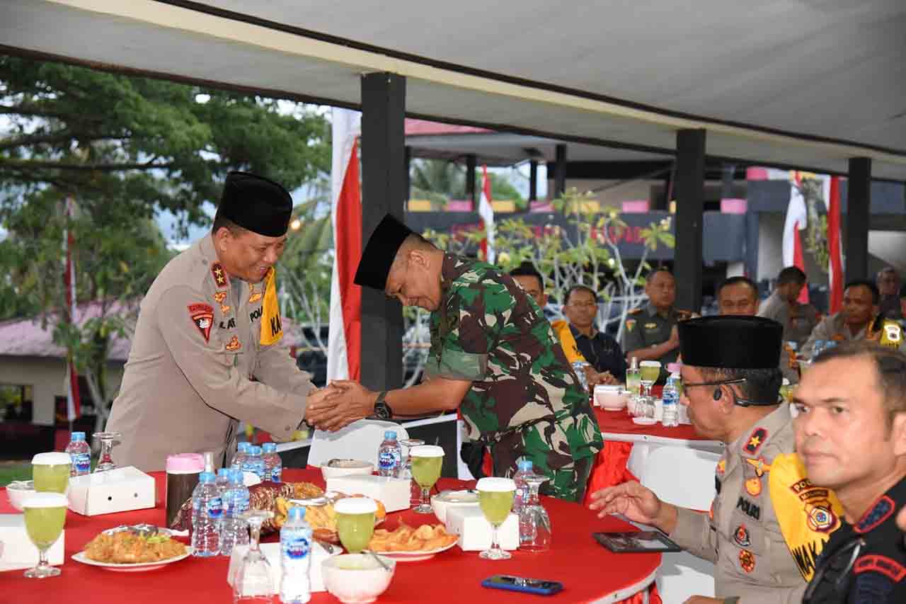 Kapolda Maluku And Pangdam Pattimura Buka Puasa Bersama Personel Brimob