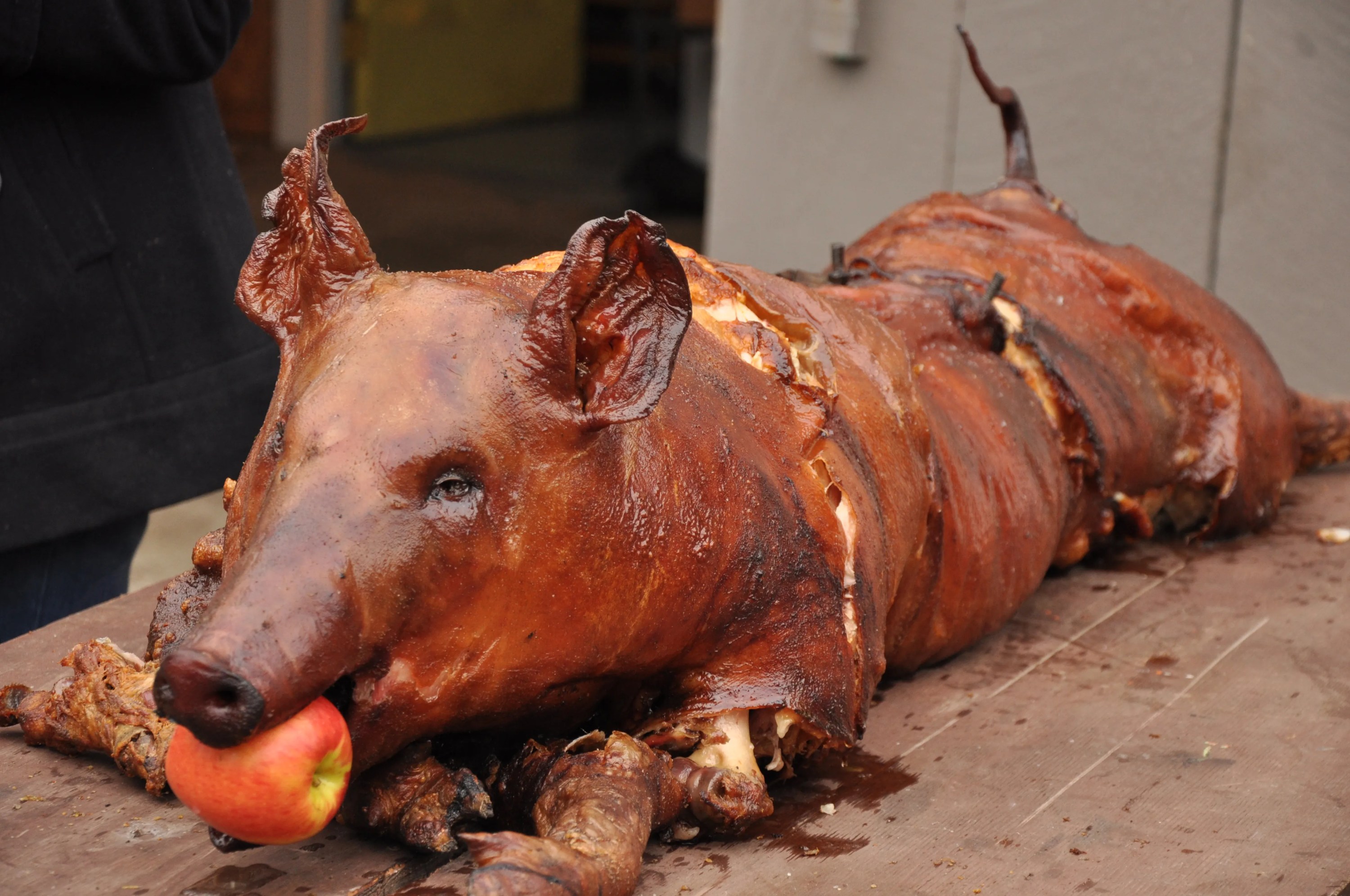 How To Roast A Whole Hog On A Spit Amy Glazes Pommes Damour