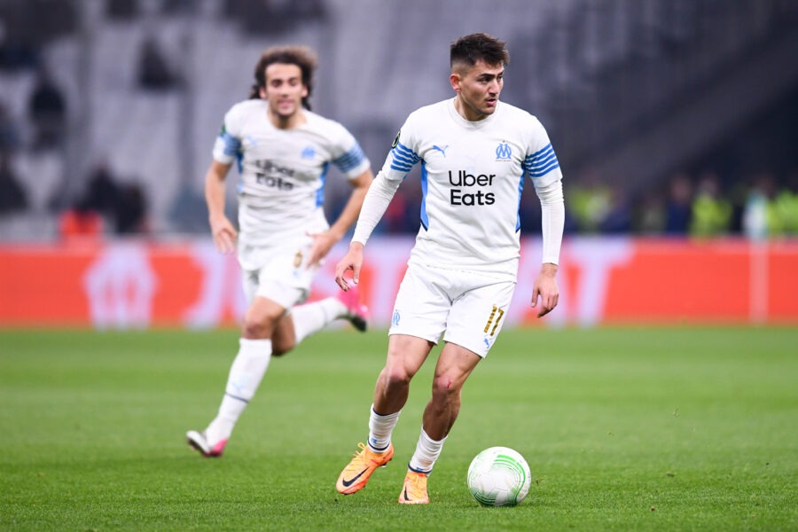 Om Cengiz Under Sous Le Charme De Lambiance Du Vélodrome