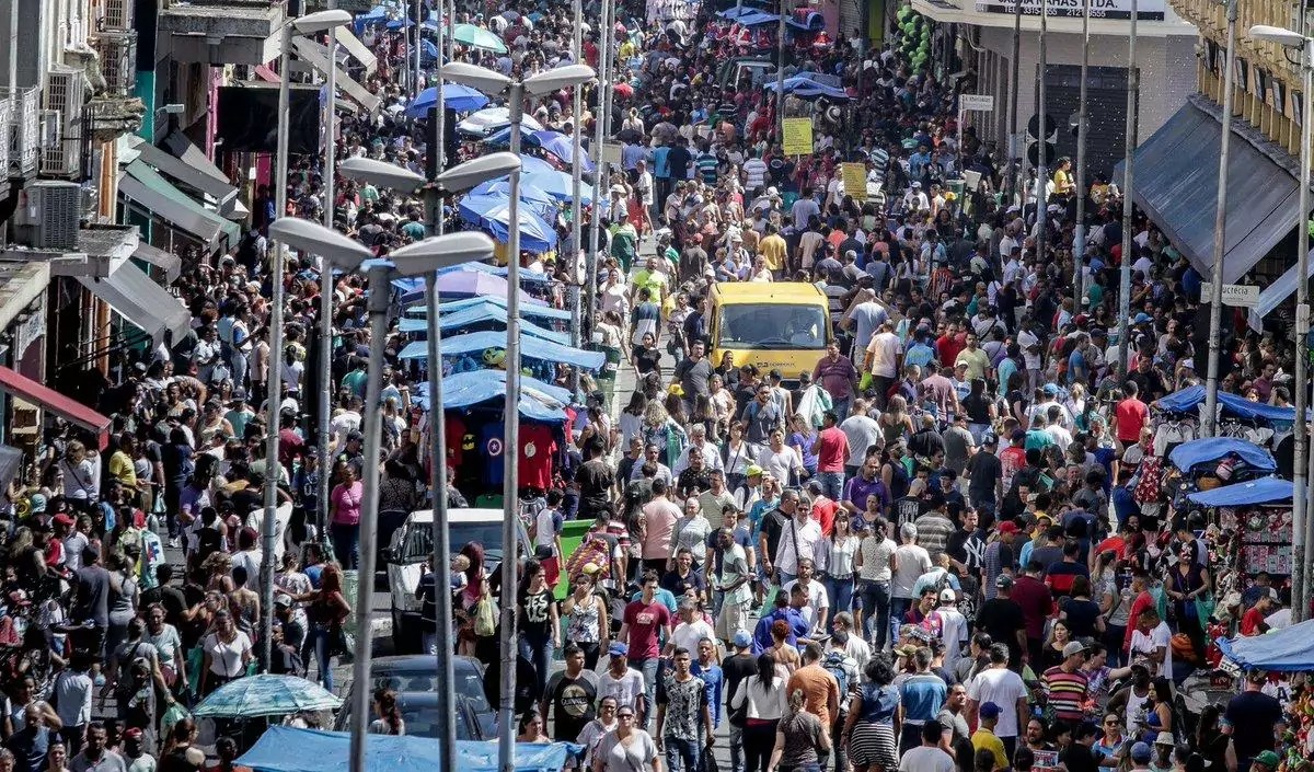 Rua 25 De Março E Brás Ficam Superlotados No Sábado Em São Paulo