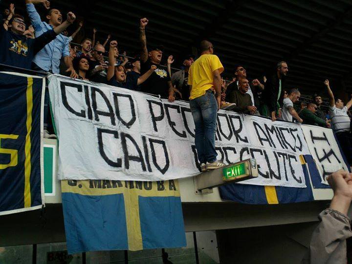 Striscionecaioultrasveronapeggioramico Football A 45 Giri