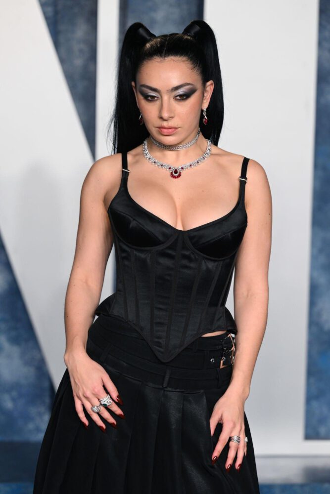 Charli Xcx Stuns At 2023 Vanity Fair Oscar Party With Bold Cleavage