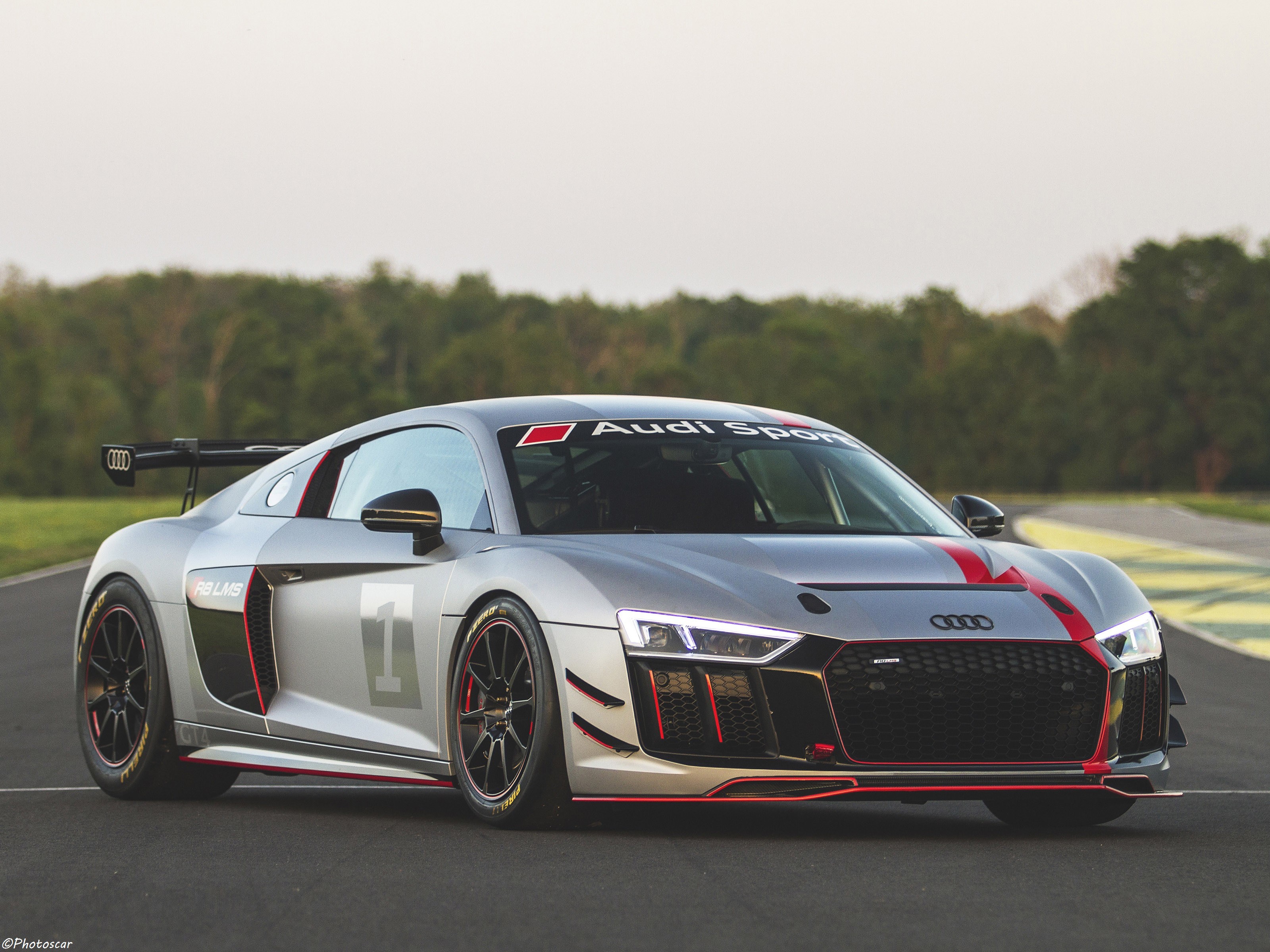 Audi R8 Lms Gt4 2017 Une Voiture De Course Prête à Lemploi Photoscar