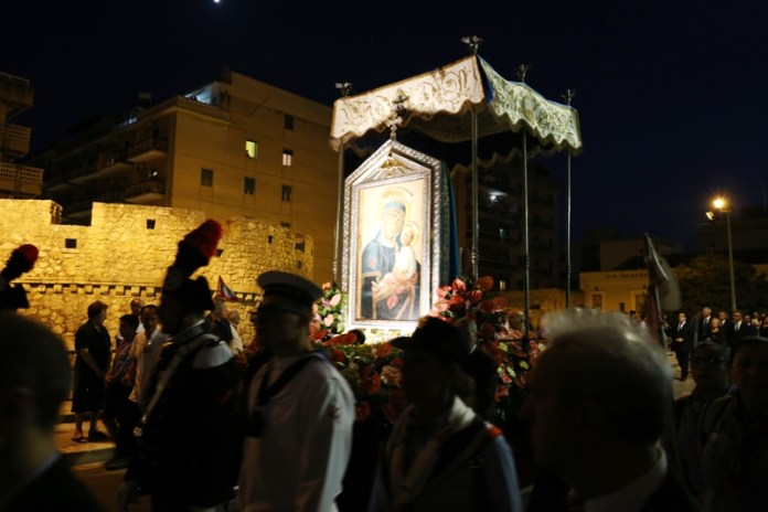 Manfredonia Festa Della Madonna Migliaia I Fedeli In Processione