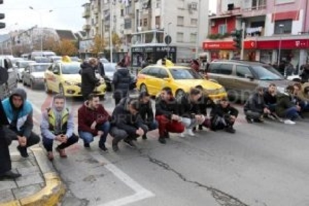 Foto Përshkallëzohet Protesta Studentët Bllokojnë Kryqëzimet